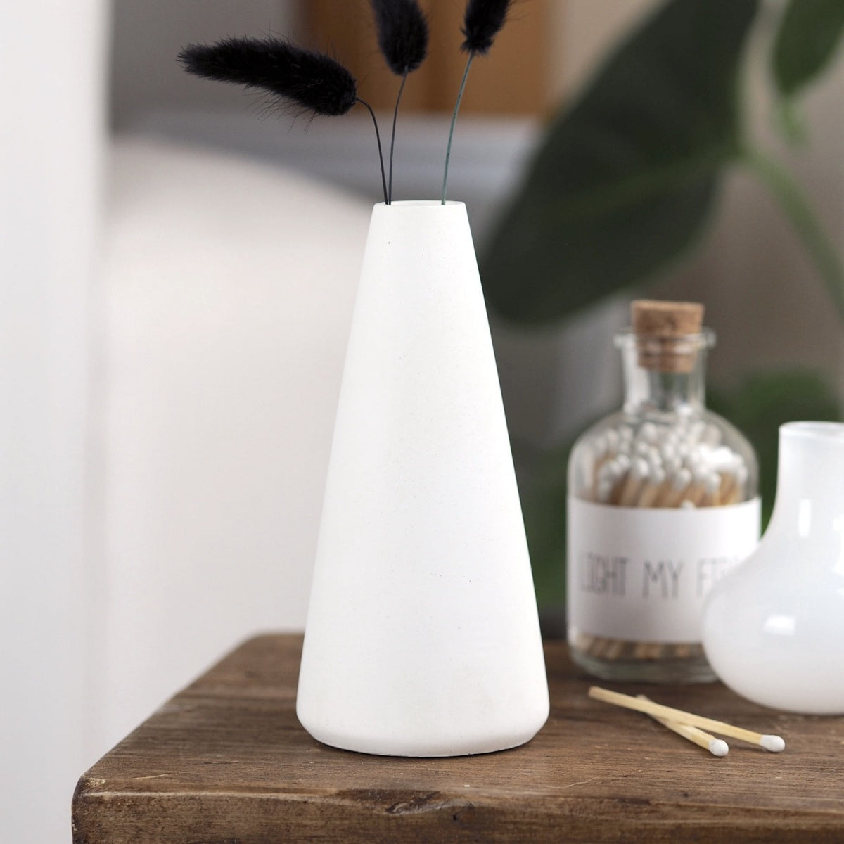 Concrete Bud Vase | 14.5cm - White – Starburst Interiors Limited